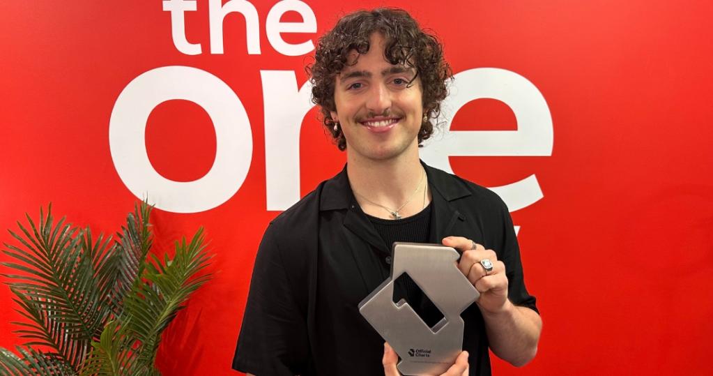 Benson Boone s Beautiful Things Secures His First UK Number 1 Single benson-boone-s-beautiful-things-secures-his-first-uk-number-1-single